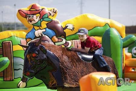 BYK RODEO wynajem, symulator rodeo, mechaniczny byk - ACTOR – dmuchańce